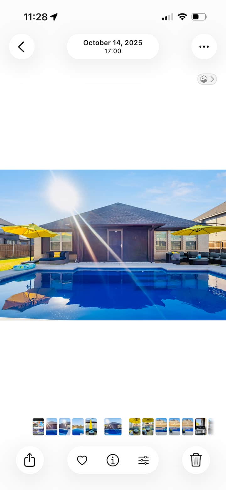 Private Upstairs Suite • Pool + Arcade • Sleeps 6 - DeSoto, TX