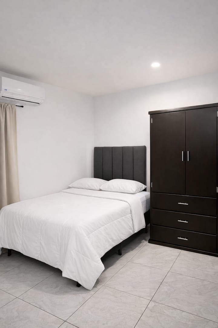 Depa Zona Sur Mty| 3 Pers |1 Matrimonial+1 Ind - Monterrey