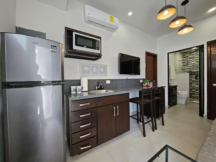 Cozy Guest Suite W/ Private Entrance - Torreón