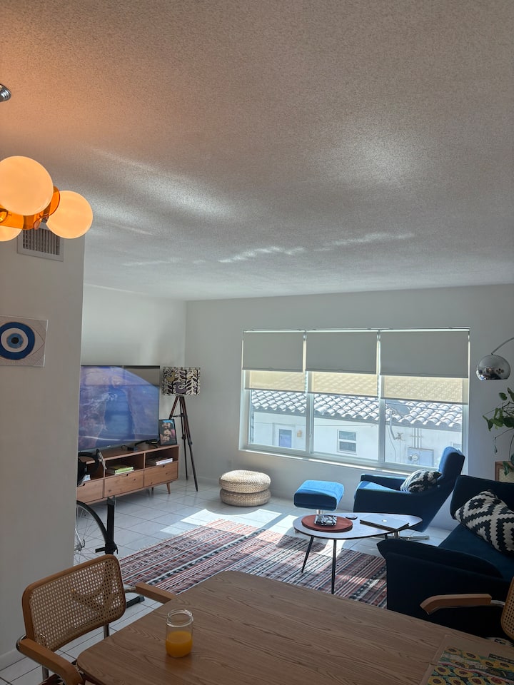 A Block To The Beach - Pompano Beach, FL