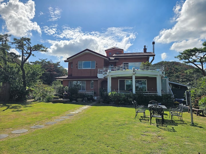 호반의왈츠 별관1층 - Gyeongju-si