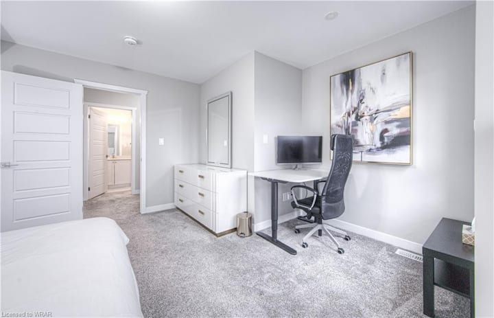 Smart Home - Cozy, Bright Stay Near Boardwalk - Waterloo