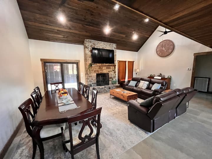 Hollywood’s Red River Retreat - Heber Springs, AR