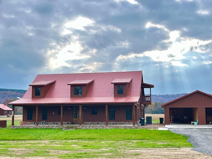 Hollywood’s Red River Retreat - Heber Springs, AR