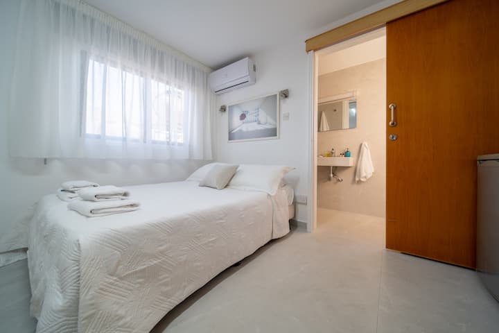 Studio, 5 Minutes From Finikoudes Beach - Larnaca