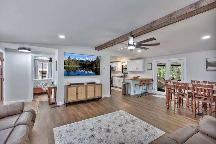 25 Minutes From Clemson, Newly Remodeled Home! - Lake Keowee, SC
