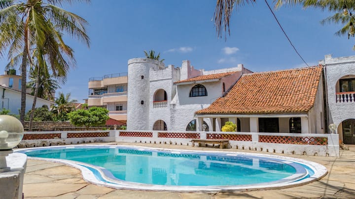 5 Br Villa With Swimming Pool Price Per Room - Mombasa