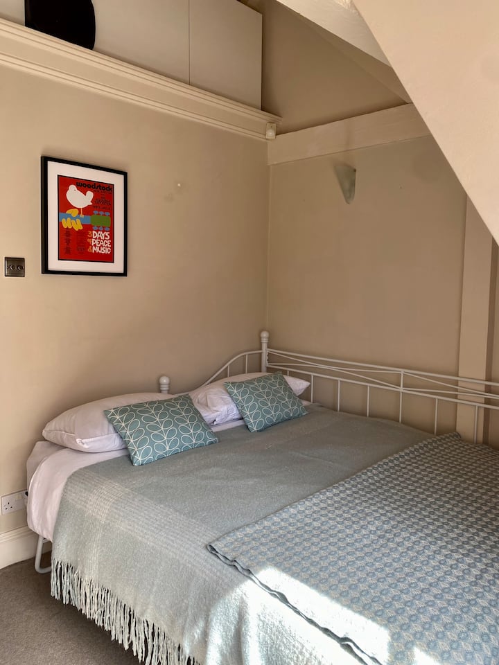 Sunny Room In Clifton. - Bristol