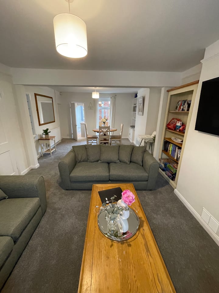 2bed Home In Oxford, Games Room, Sleeps 4 & A Baby - Oxford