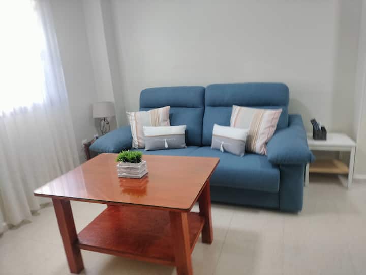 Apartamento En Zona Bien Ubicada - Cádiz