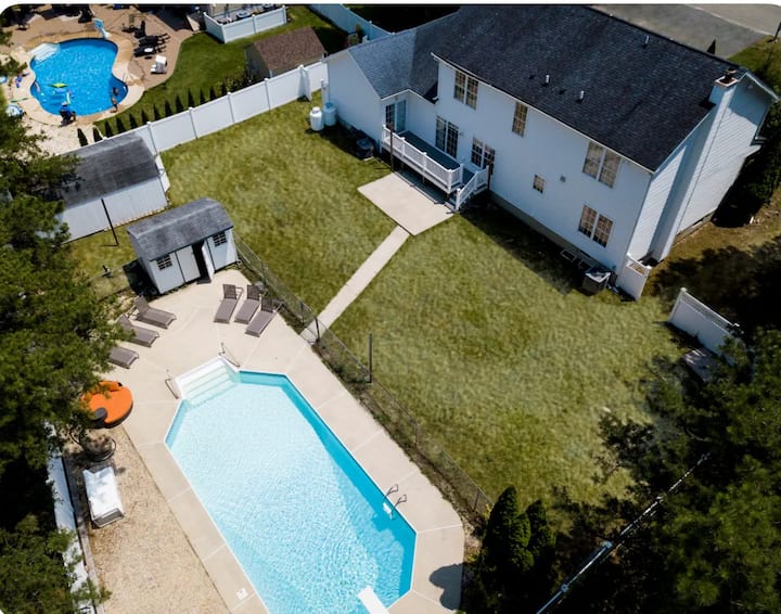 Spacious Home With Heated Pool. - Six Flags Great Adventure, Jackson Township
