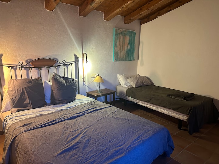 Room To Rent In Large Home Near Figueres - Figueres