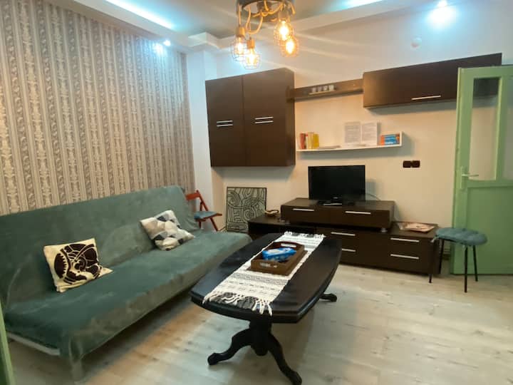 Cozy Central Studio, 3 Min To Metro & Old Town - Bucharest