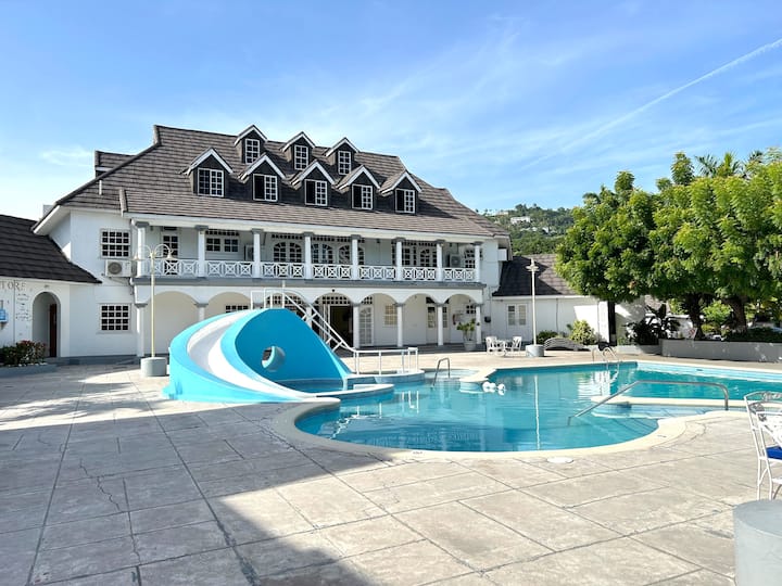 Ocean View 1b W/ Beach Access & Pool In Ocho Rios - Ocho Rios