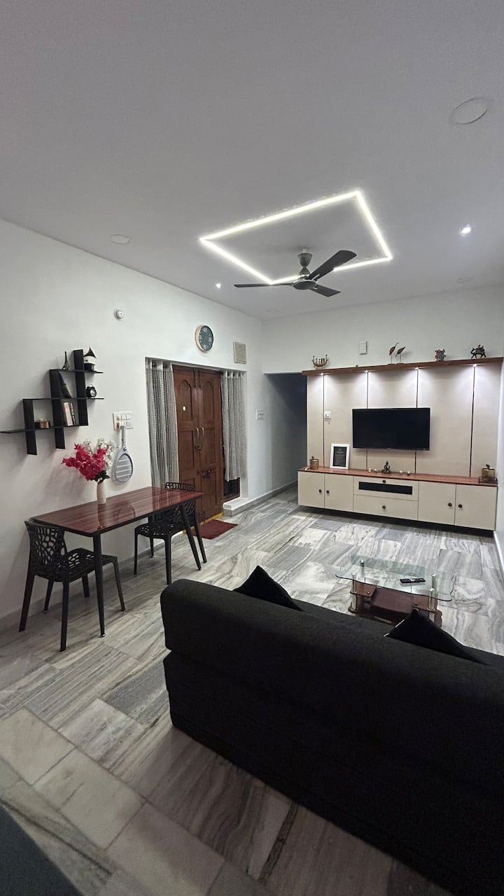 A Vibrant Comfort Studio @Filmnagar - Hyderabad