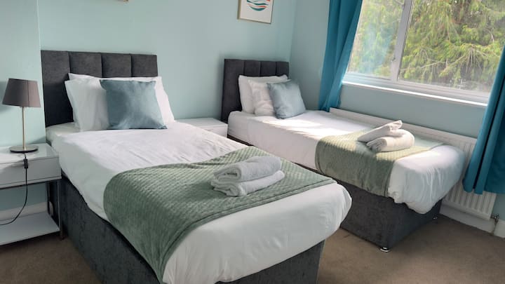 4bedroom In Town Centre With Free Driveway Parking - Aylesbury