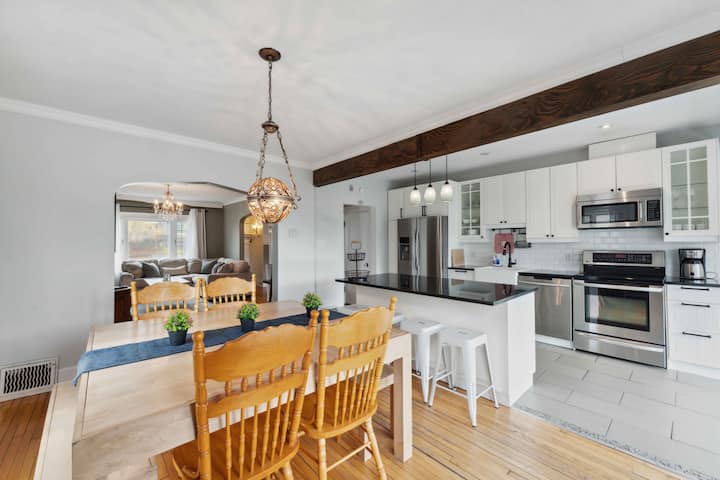 The Dow’s Retreat With 2 Car Driveway - Ottawa