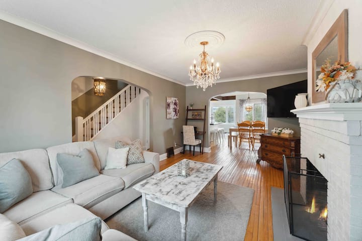 The Dow’s Retreat - Ottawa