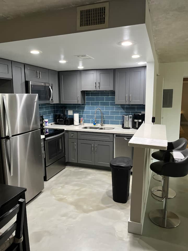 Modern 2 Bedroom 2 Bath Apt Completely Remodeled!! - Miami Gardens, FL