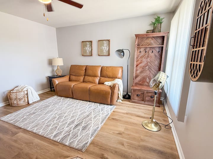 Upside Inn - Kankakee, IL