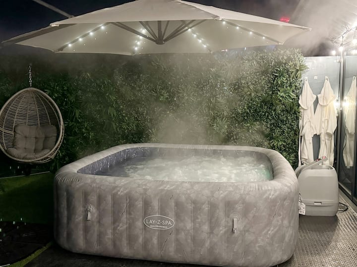 City Center Penthouse | Roof Top Hot Tub | Parking - Leeds