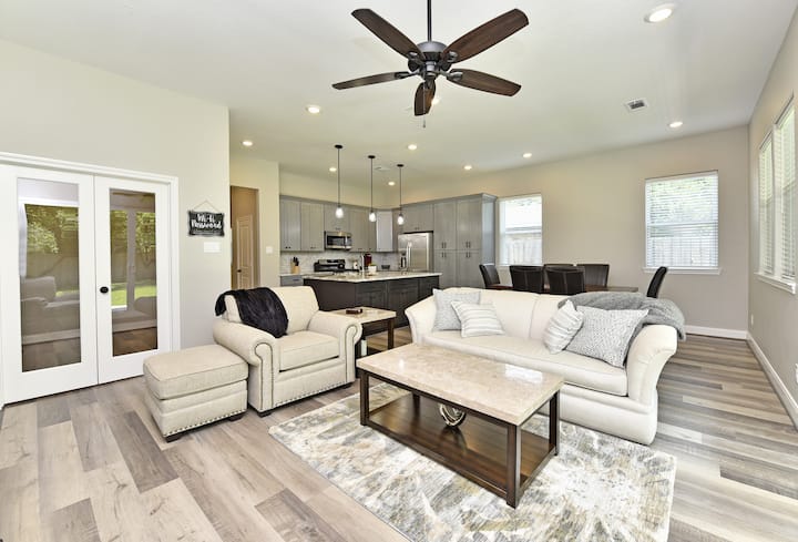 Downtown Tomball-built In 2025, King Bed, Sleeps 6 - Stagecoach, TX