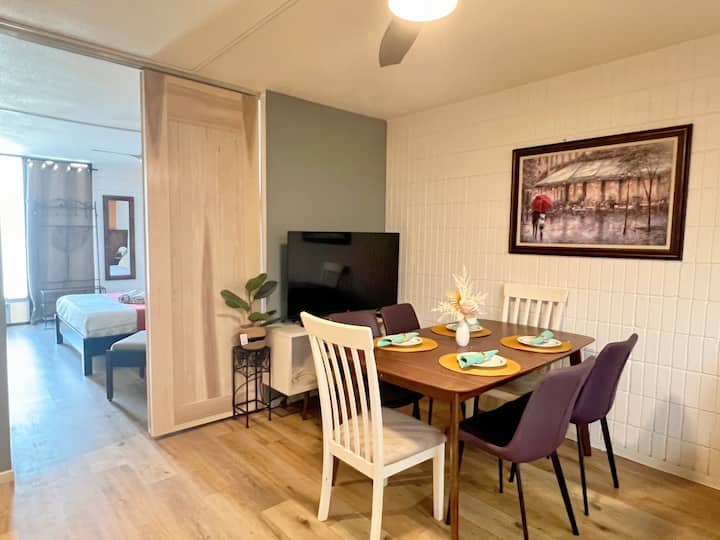 Waikiki 3b/2b Apt With 1 Parking - Honolulu, HI