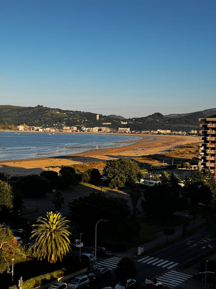 Apartamento En 1 Línea De Playa - Laredo