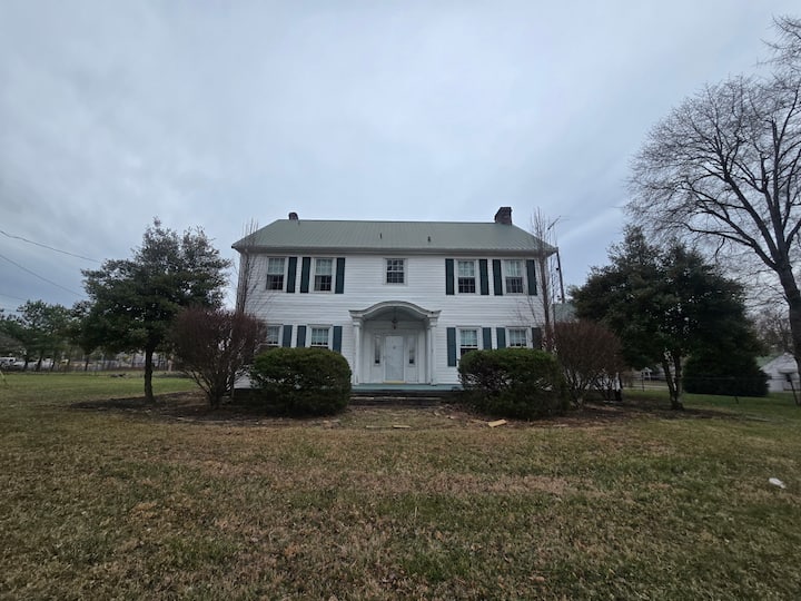 Old Money - Jamestown, TN