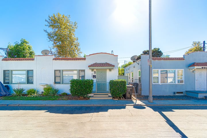Nestled Bliss: Your Cozy 1bd/1ba - Long Beach, CA