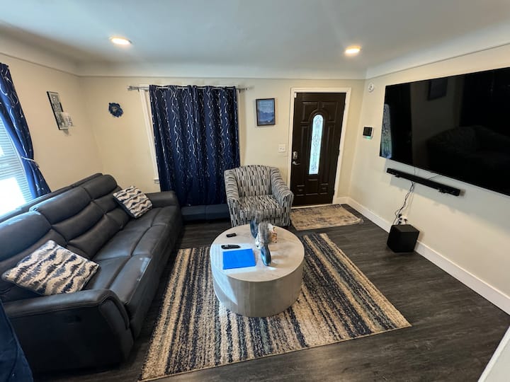 Nice & Cozy - Detroit