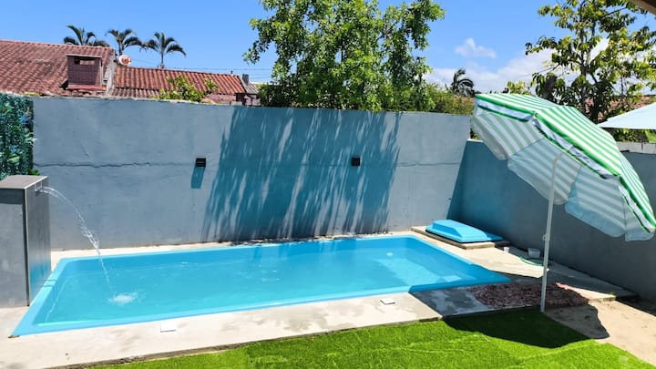 Casa Com Piscina, Próx Da Praia. - Matinhos