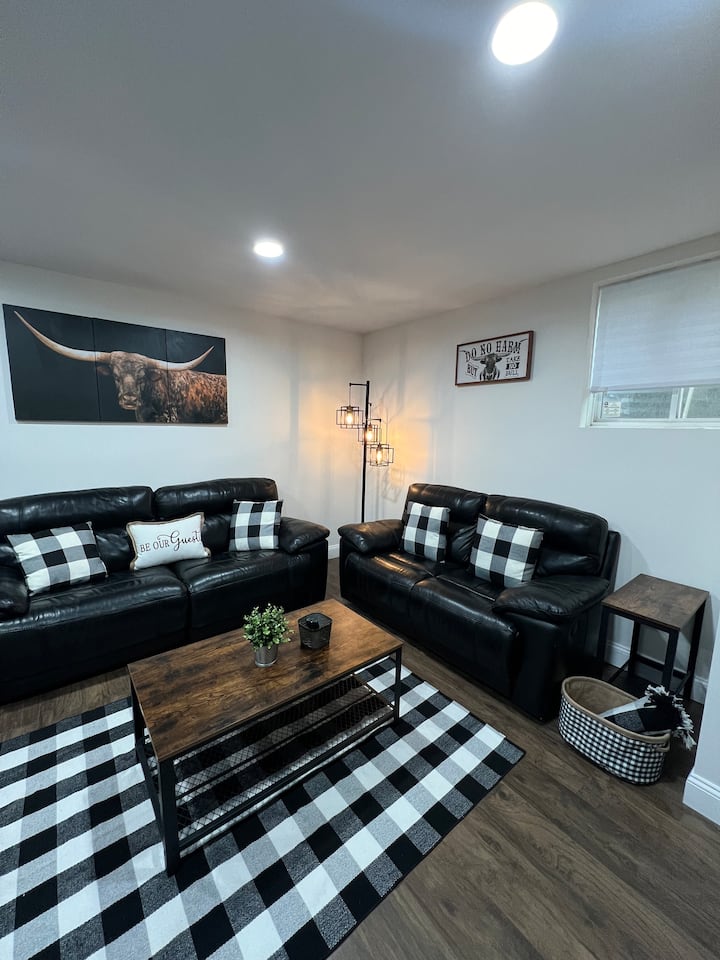 Spacious Charming Apartment W/private Entrance. - Islandia, NY