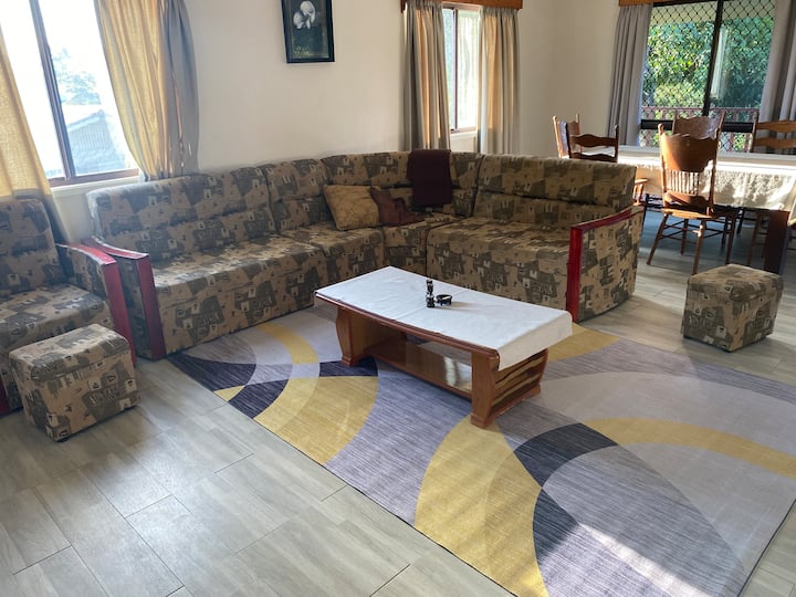 3 Bdrm, 2 1/2 Bath, Hot Water, Free Wifi - Tonga
