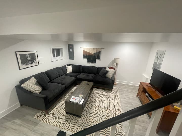 Spacious Basement Apt On Capitol Hill W/ Parking - Washington, DC