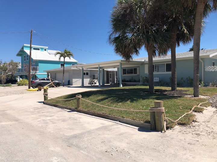 Anchored Canal Home With Pool Pet Friendly - Fort Myers Beach, FL