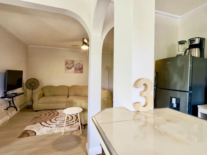 Cosy 2 Bed Apt Close To Beach - Barbados
