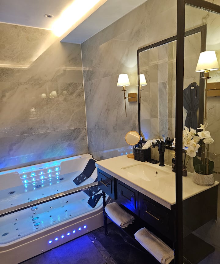 Royale Platina Suite With Jacuzzi - Patna