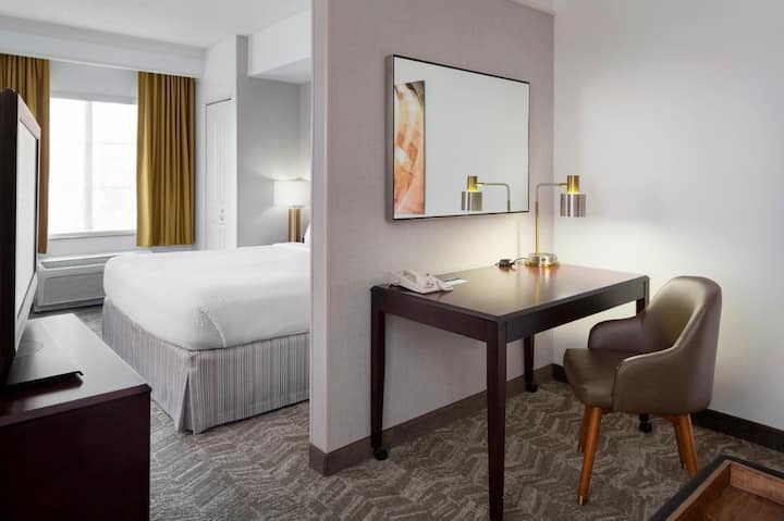 Napa King Suite W/ Parking & Breakfast - Napa, CA