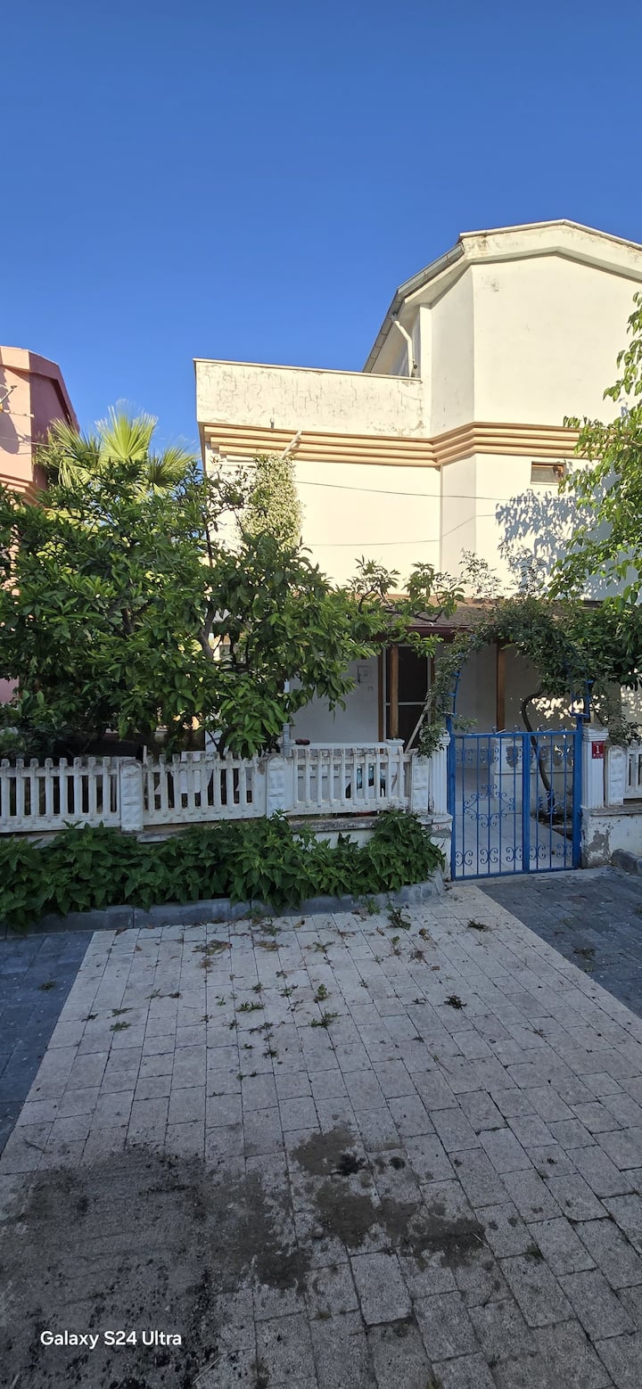 Narlı Ayvalıburun Sahilinde .Denize 150 Metre. - 