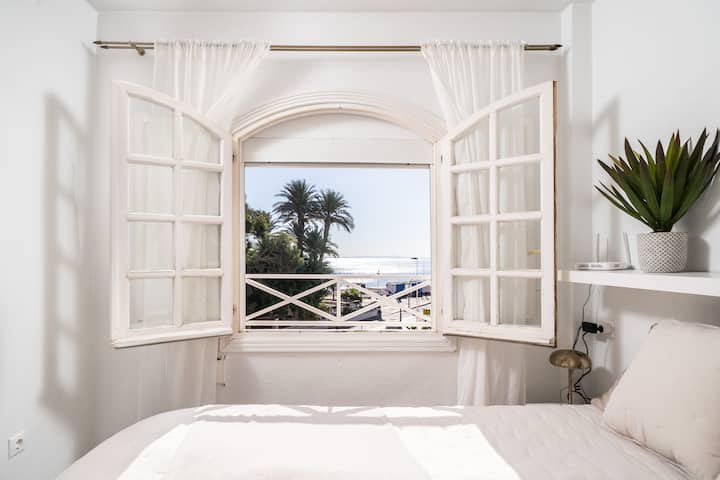 Sea View Beachfront Retreat W/ Rooftop & Pool - Torrevieja