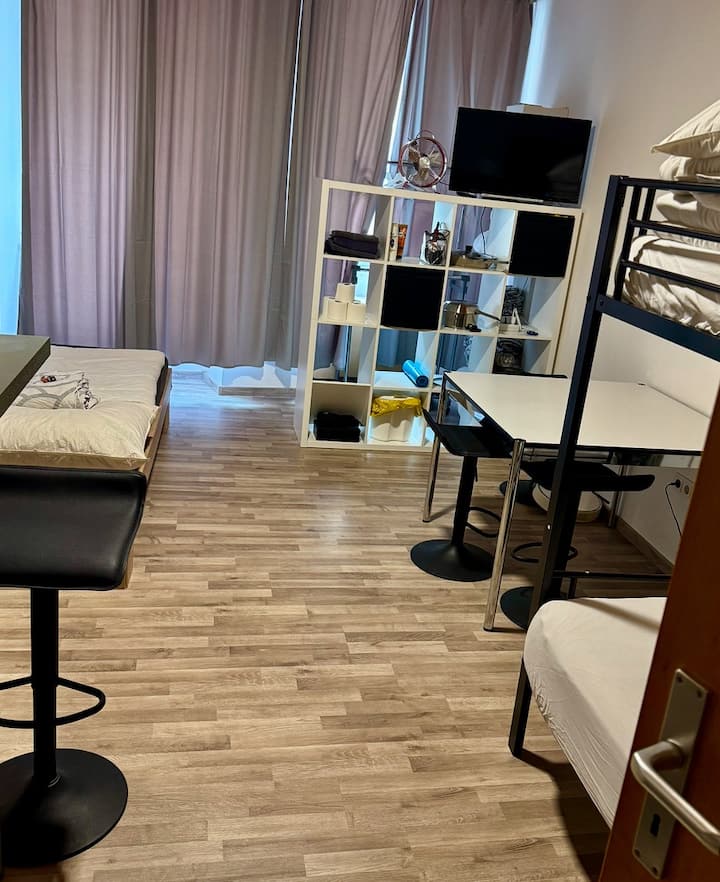 Centerzimmer/eigene Dusche/wc - Regensburg