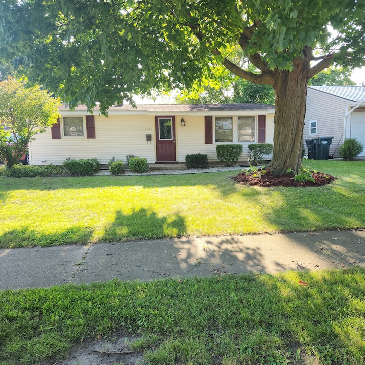 Brummit Place/ 3bd 1.2 Mi To Edge Of Campus - Notre Dame, IN