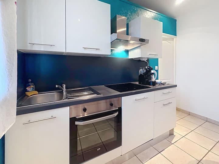 T2 (A) 2 - 4 Personnes | Parking | Idéal Pro - Lyon-Saint Exupéry Airport (LYS)