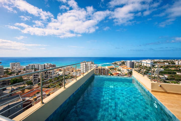 Piscine à Débordement, Rooftop, Vue Mer & Babyfoot - Dakar