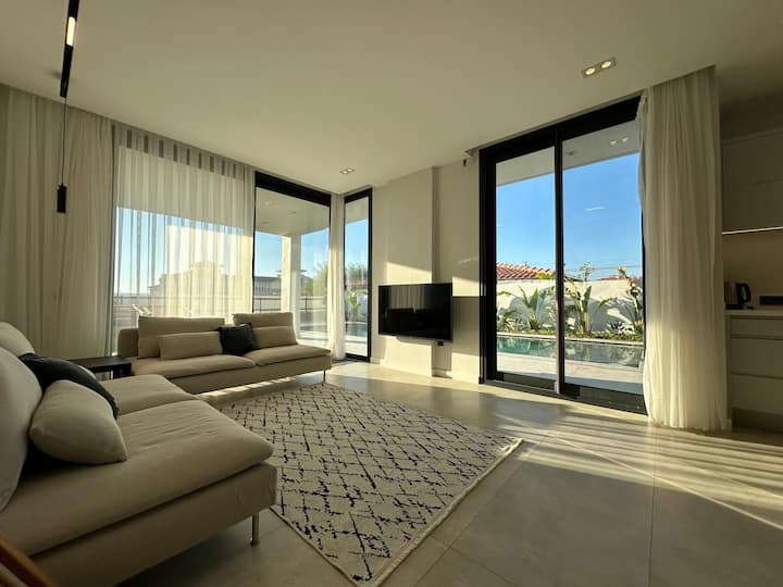 “Villawise” Havuzlu 4 +1 Modern Villa - Alaçatı