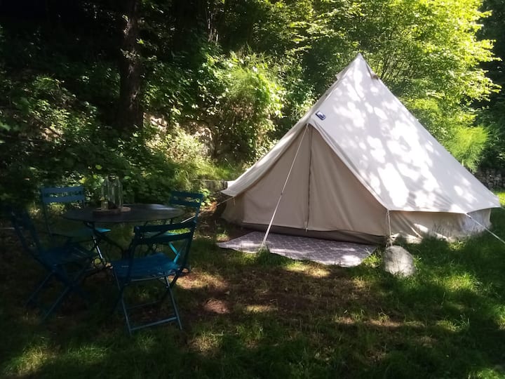 Tente Tipi En Plein Coeur De Forêt - Thueyts