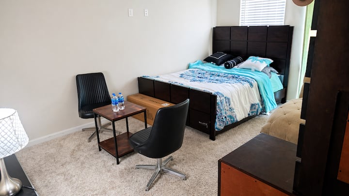 Cozy Stay W/ Private Bath + Free Parking - Frederick, MD
