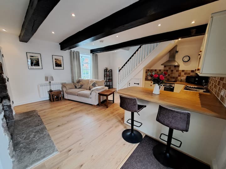 A One Bed, Cosy Cottage - Chepstow