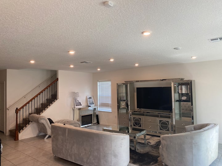 Cozy Palm Bay 5 Bedroom Home - Palm Bay